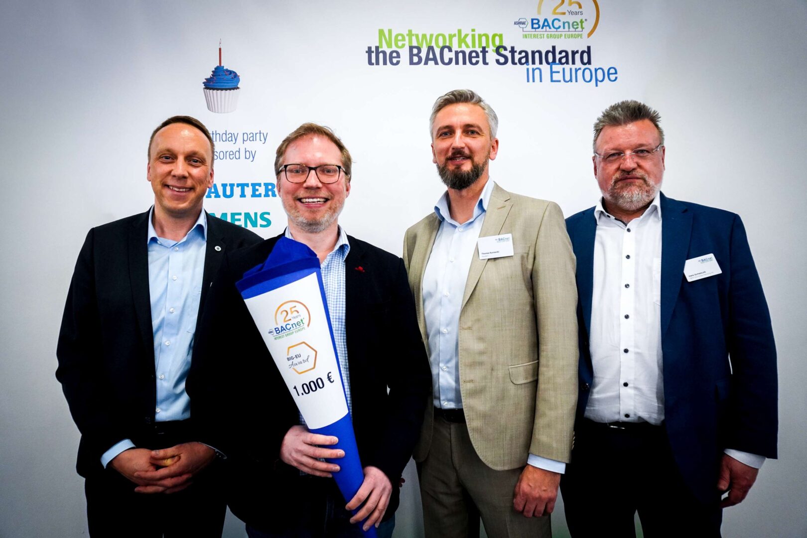 25th Anniversary Celebration and Presentation of the BIG-EU Award at the Joint ISH Booth. – BIG-EU